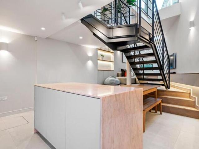 3 bedroom terraced house for rent in Padbury Court, London, E2
