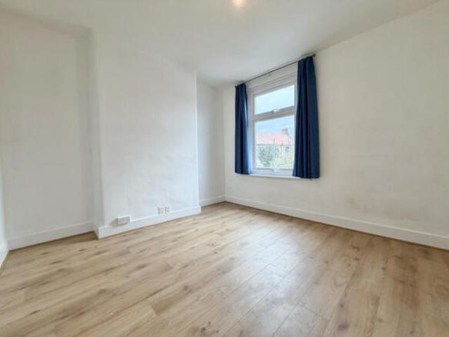 3 bedroom terraced house for rent in Paisley Road, N22