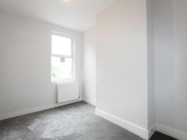 3 bedroom terraced house for rent in Park View Road, London, N17