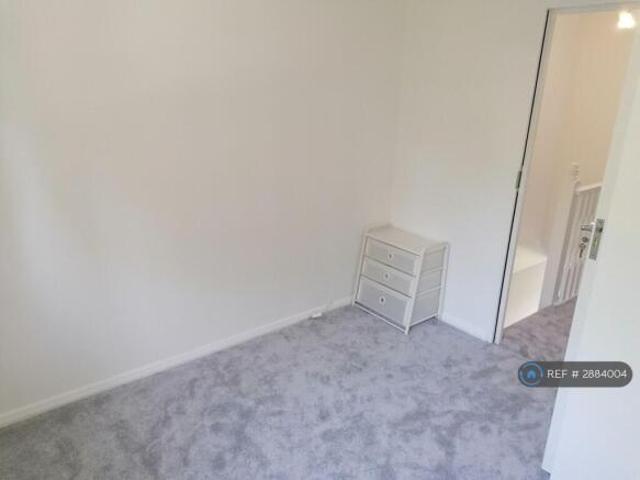 3 bedroom terraced house for rent in Park Barn Drive, Guildford, GU2