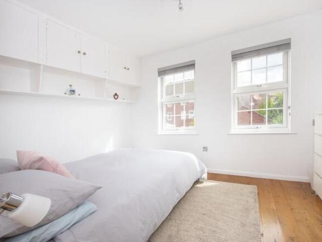 3 bedroom terraced house for rent in Park Crescent Twickenham TW2