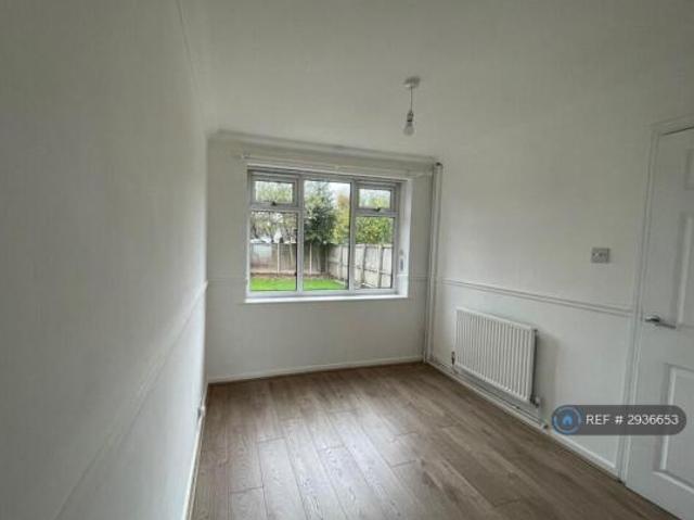 3 bedroom terraced house for rent in Park Road, Boston Spa, Wetherby, LS23