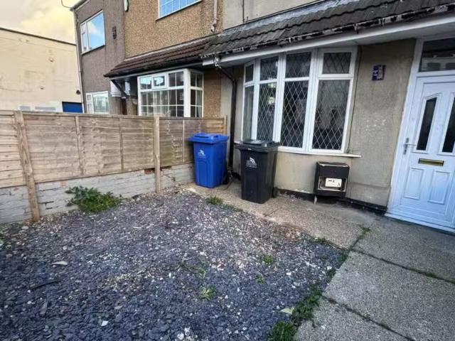 3 bedroom terraced house for rent in Park Street, Cleethorpes.