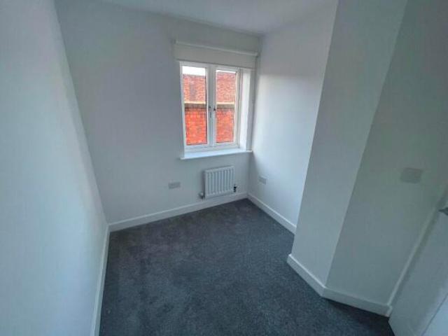 3 bedroom terraced house for rent in Peterhouse Close, Wolverhampton, West Midlands, WV10
