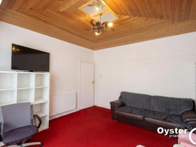 3 bedroom terraced house for rent in Pevensey Avenue, London, N11
