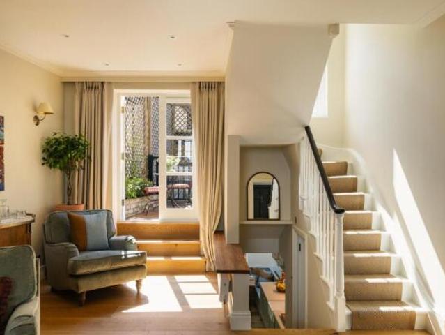 3 bedroom terraced house for rent in Peel Street, London W8