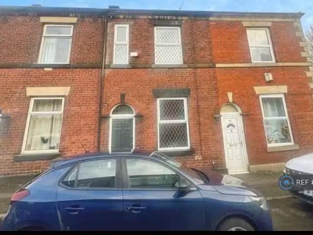 3 bedroom terraced house for rent in Peers St, Bury, BL8