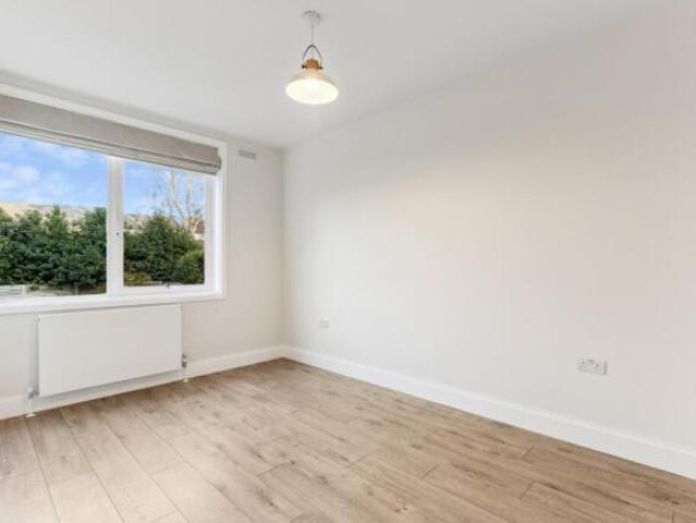 3 bedroom terraced house for rent in Pembroke Gardens, Kensington, W8