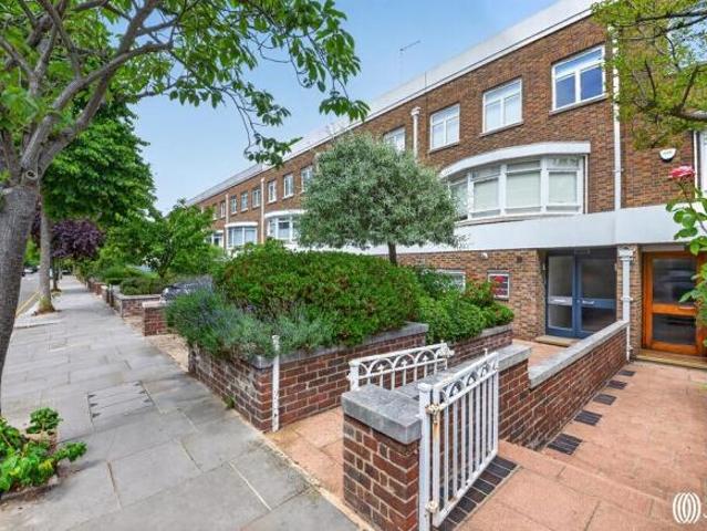 3 bedroom terraced house for rent in Pembroke Gardens London W8