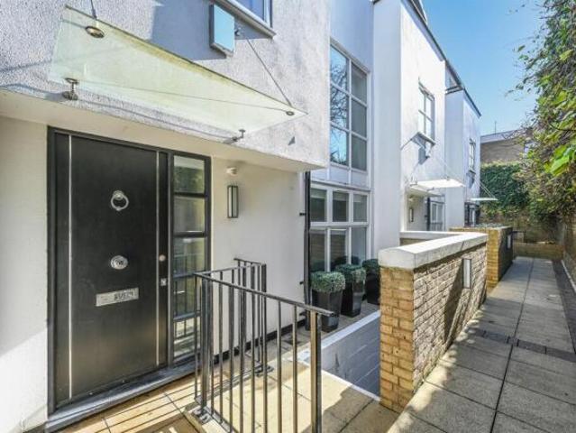 3 bedroom terraced house for rent in Peony Court, SW10