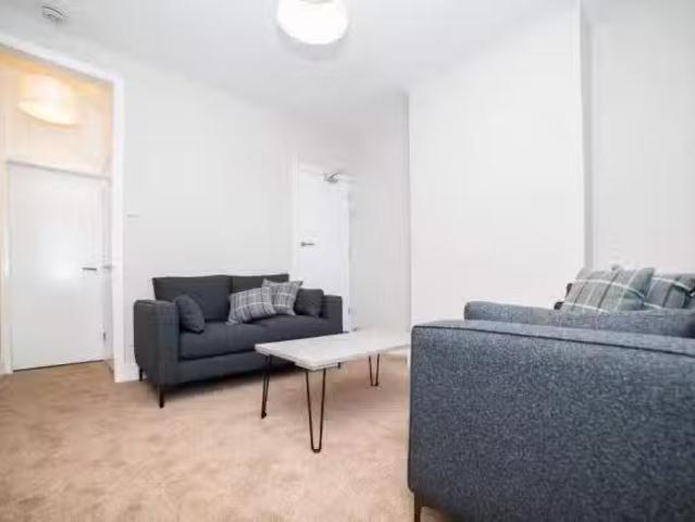 3 bedroom terraced house for rent in Pershore Road, Kings Nort.