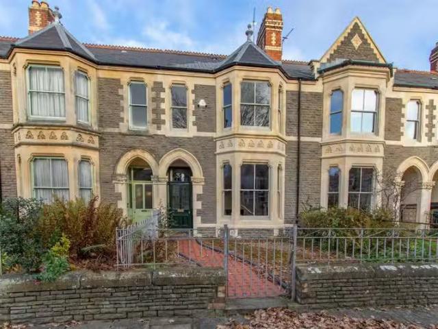 3 bedroom terraced house for rent in Plasturton Avenue, Pontca.