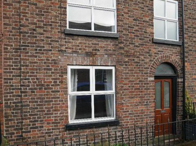 3 bedroom terraced house for rent in Prestbury Road Macclesfield Cheshire SK10