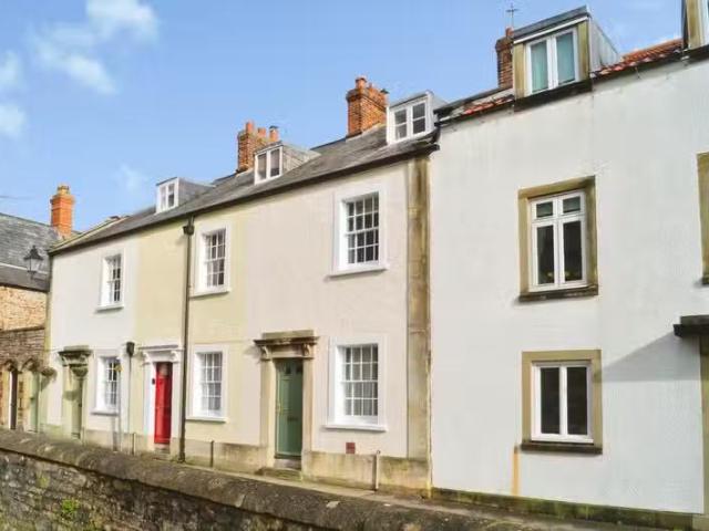 3 bedroom terraced house for rent in Priest Row, Wells, BA5