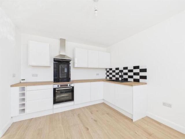 3 bedroom terraced house for rent in Queen Isabels Avenue, Coventry, CV3