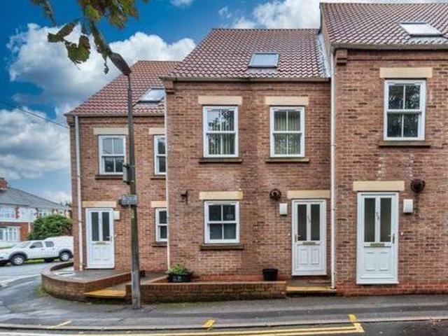 3 bedroom terraced house for rent in Queen Street Winterton DN15