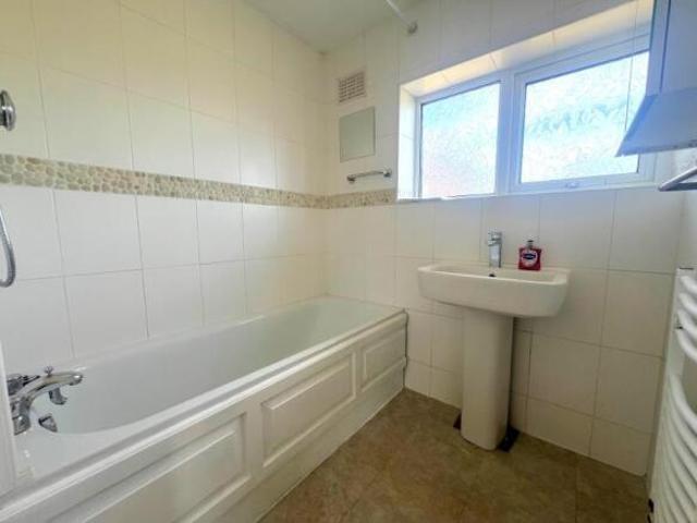 3 bedroom terraced house for rent in Queenhythe Road, GU4