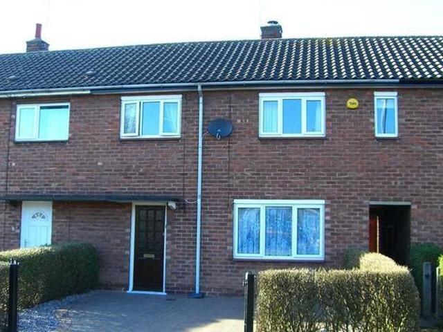 3 bedroom terraced house for rent in Queens Crescent Upton CH2