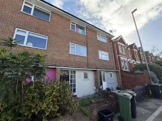 3 bedroom terraced house for rent in Queens Park Road, Brighto.