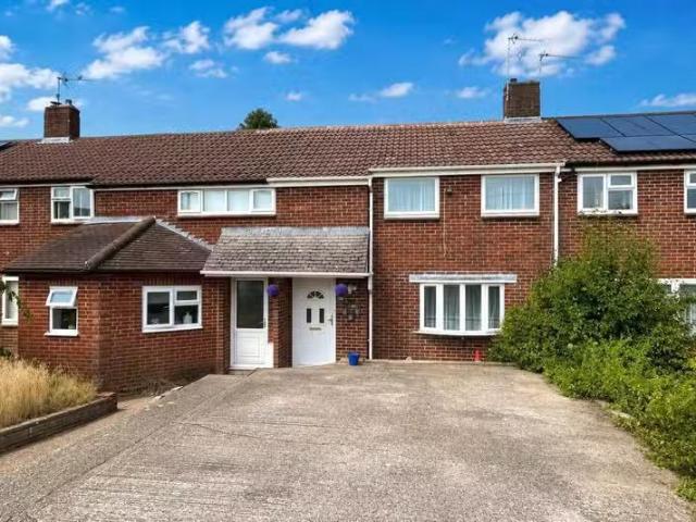 3 bedroom terraced house for rent in Queens Road, Petersfield.