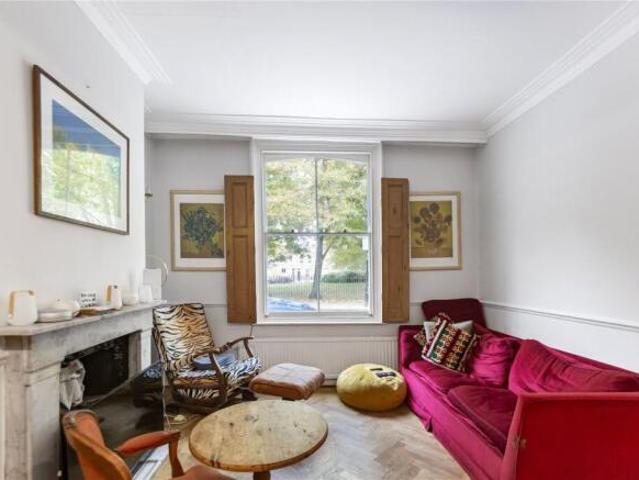 3 bedroom terraced house for rent in Quilter Street, Shoreditch, London, E2