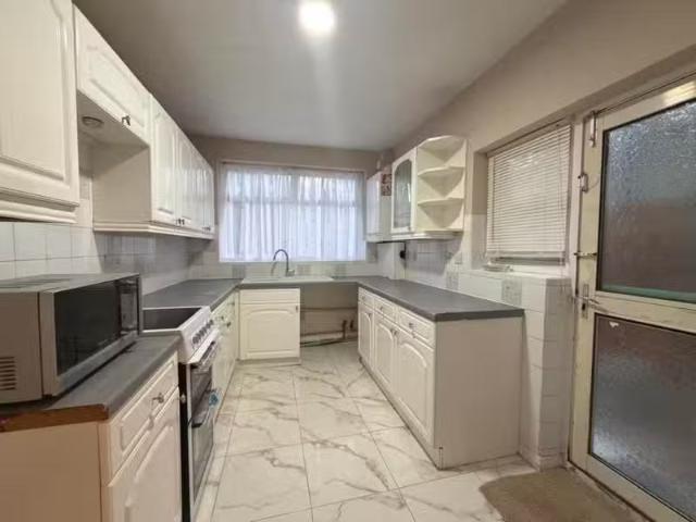 3 bedroom terraced house for rent in Rotherfield Road, Enfield.