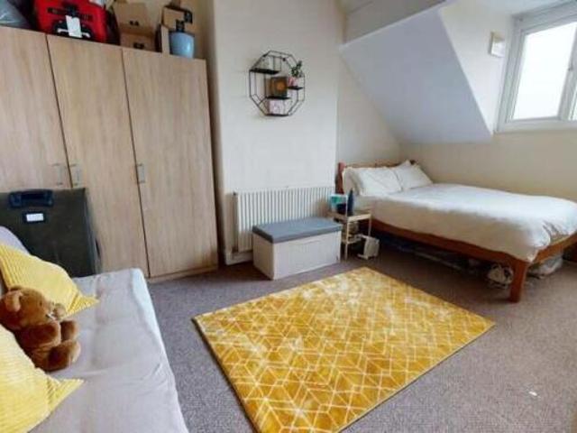 3 bedroom terraced house for rent in Royal Park Avenue, Hyde Park, Leeds, LS6