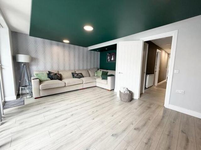 3 bedroom terraced house for rent in Royal Place, LS10