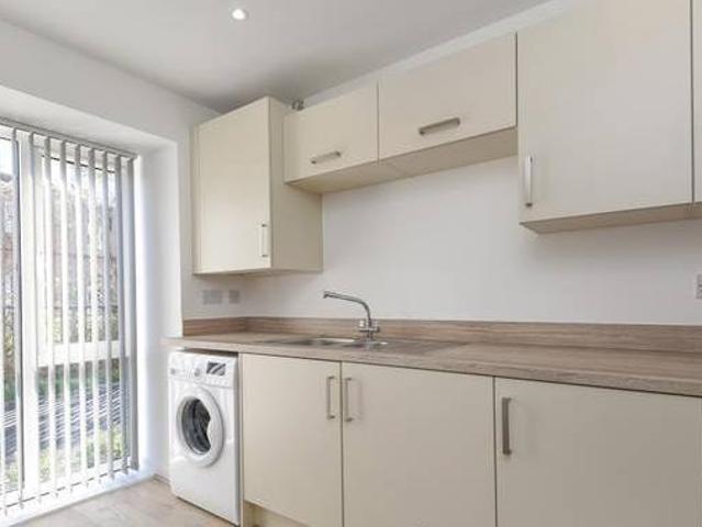 3 bedroom terraced house for rent in Robert Parker Road Reading RG1