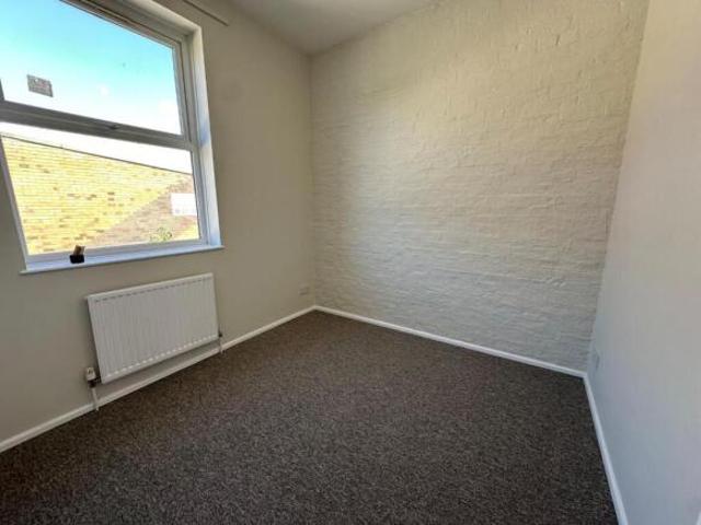 3 bedroom terraced house for rent in Robert Street, Northampton, NN1