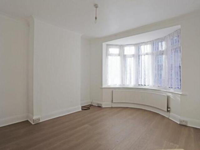 3 bedroom terraced house for rent in Robinia Avenue, Gravesend, Kent, DA11