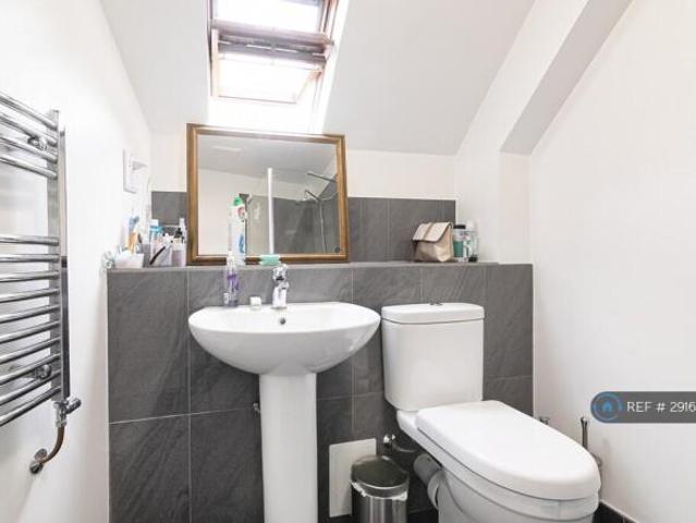3 bedroom terraced house for rent in Roding Mews, London, E1W