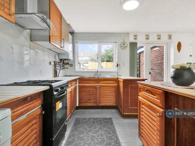 3 bedroom terraced house for rent in Roman Road, London, E6