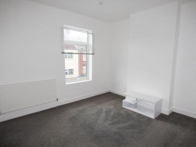 3 bedroom terraced house for rent in Ronald Road, Doncaster, DN4