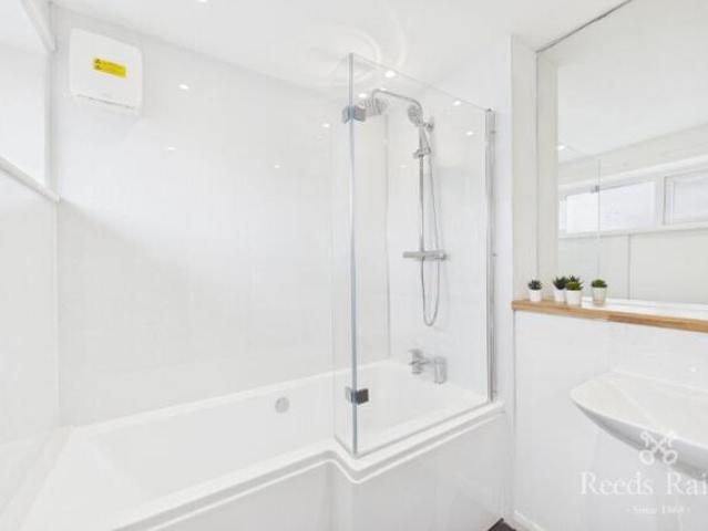 3 bedroom terraced house for rent in Rookwood Avenue, Manchester, M23