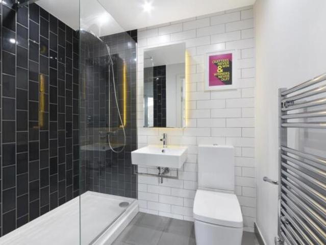 3 bedroom terraced house for rent in Rope Terrace, Royal Wharf, London, E16
