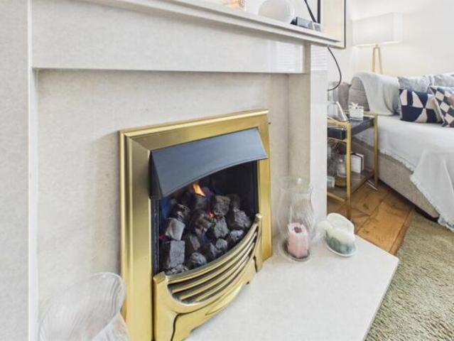 3 bedroom terraced house for rent in Ravensbury Grove, Mitcham, CR4