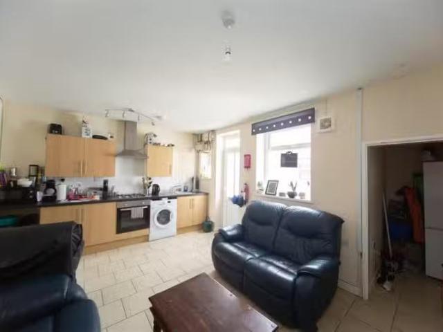 3 bedroom terraced house for rent in Raymond Terrace, Trefores.