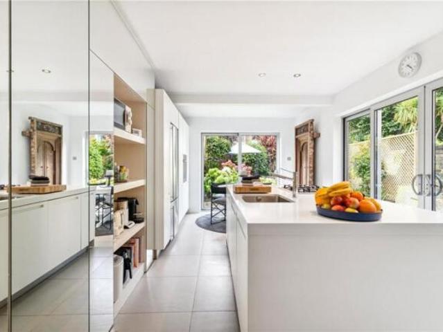 3 bedroom terraced house for rent in Raeburn Street, London, SW2