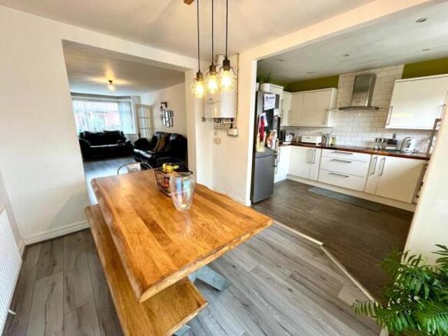 3 bedroom terraced house for rent in Reynolds Drive, Manchester, M18