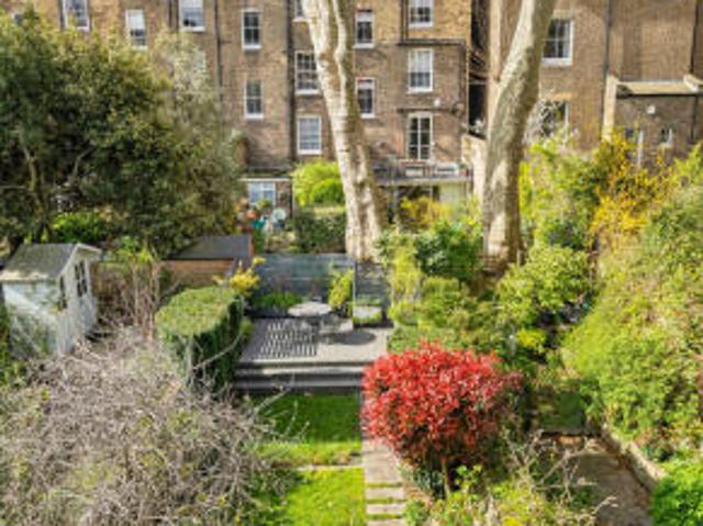 3 bedroom terraced house for rent in Rees Street, London, N1