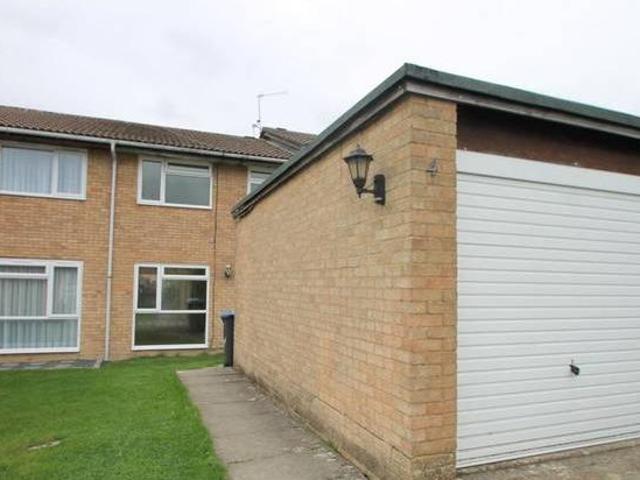 3 bedroom terraced house for rent in Regal Drive RH19