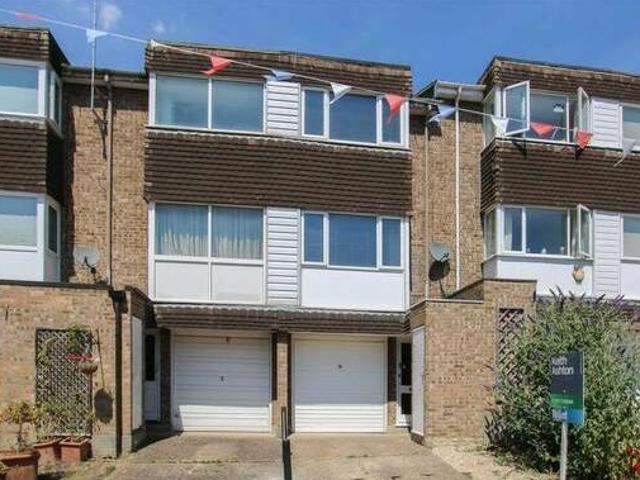 3 bedroom terraced house for rent in Regency Court Brentwood Essex CM14