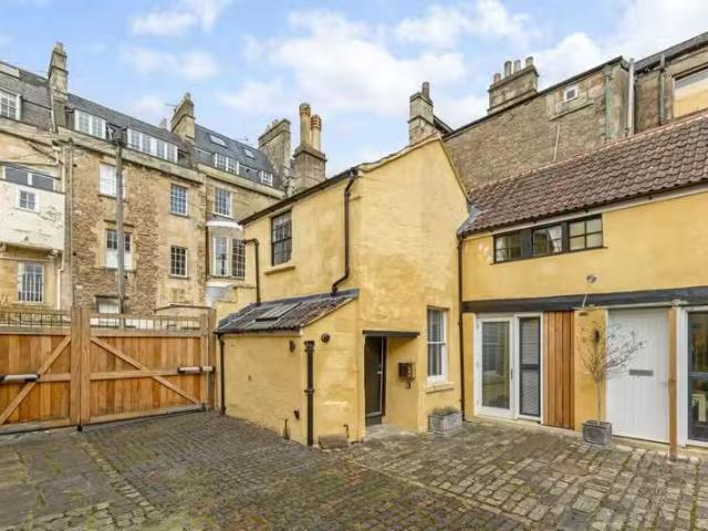 3 bedroom terraced house for rent in Rivers Street Mews, Bath.