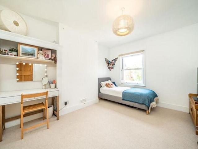 3 bedroom terraced house for rent in Richmond Road, Twickenham, TW1