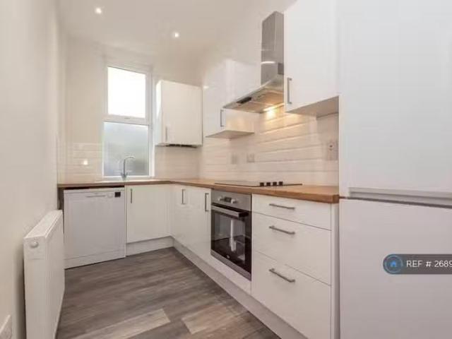 3 bedroom terraced house for rent in Richardson Street, Oakens.