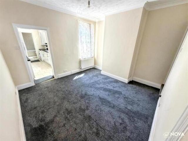 3 bedroom terraced house for rent in Ridgway Road, Luton, LU2