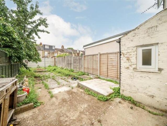 3 bedroom terraced house for rent in Ruskin Avenue, London, E12