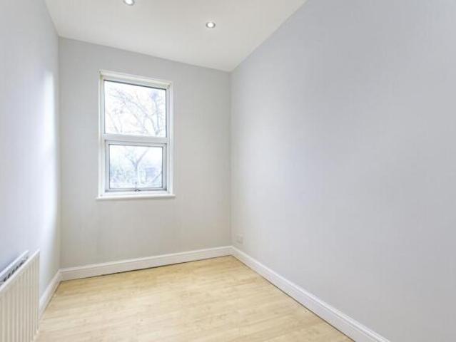 3 bedroom terraced house for rent in Rushdene London SE2