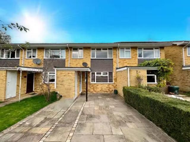 3 bedroom terraced house for rent in Russet Close, Tongham, Fa.